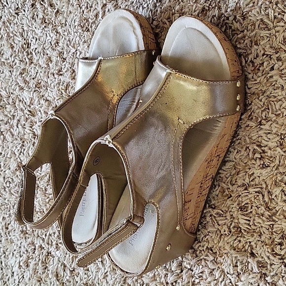 Pierre Dumas | Shoes | Pierre Dumas Gold Wedges | Poshmark